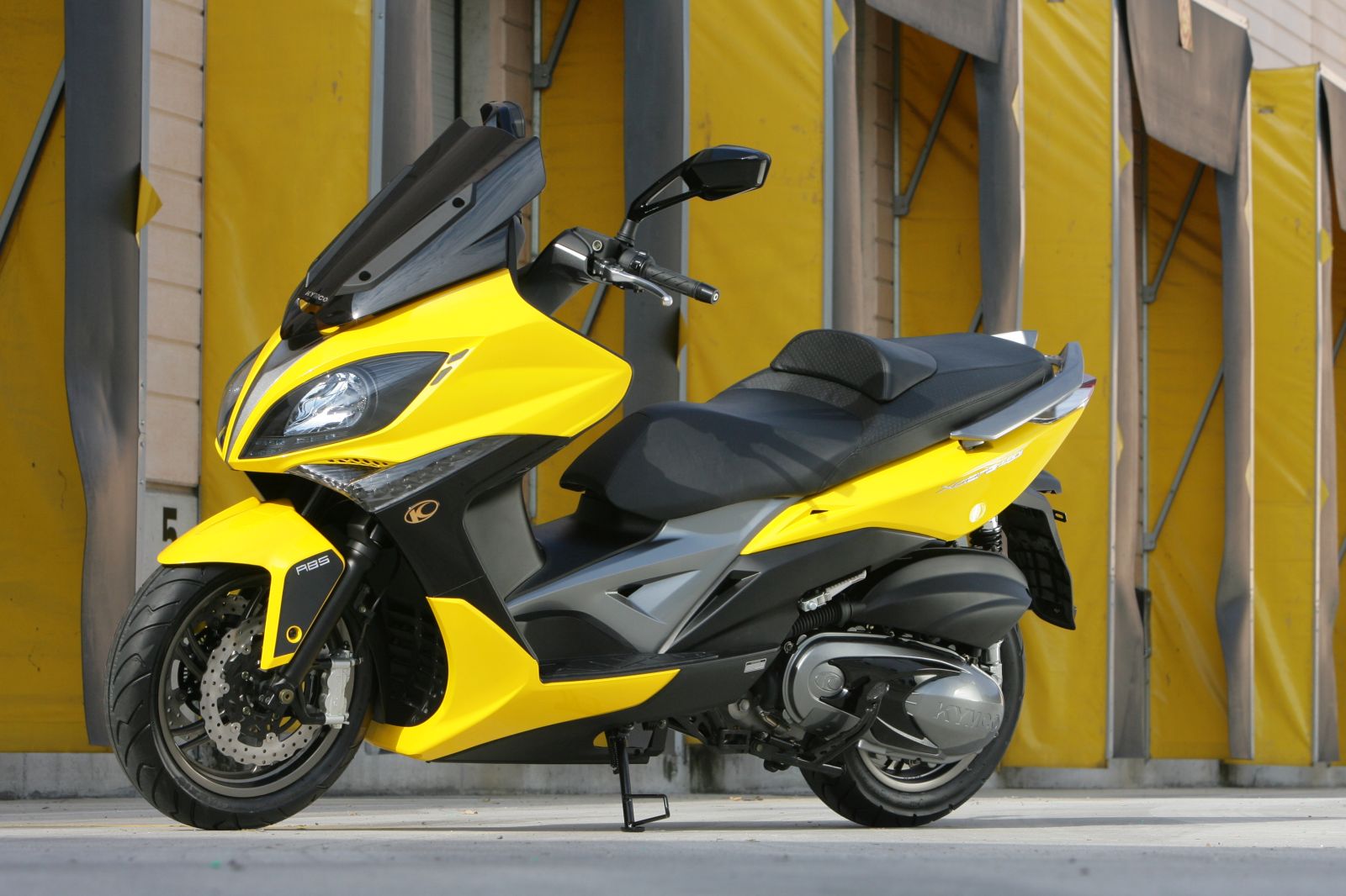 Revista Scooter: Kymco Xciting 400i 2012, uno de los maxiscooters más ...