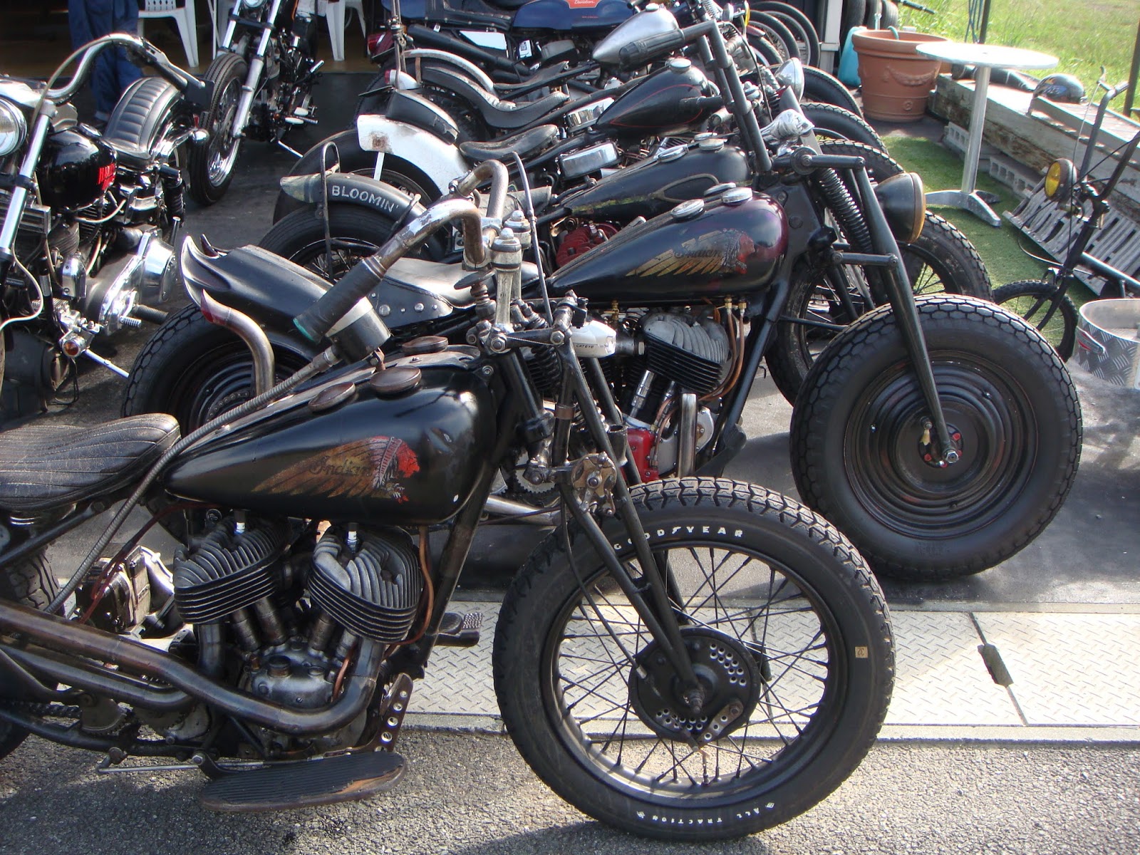 KINGS 4%MC: RED HOT MOTORCYCLES