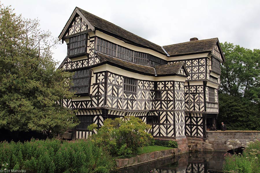 Moorlands and Peak: Little Moreton Hall