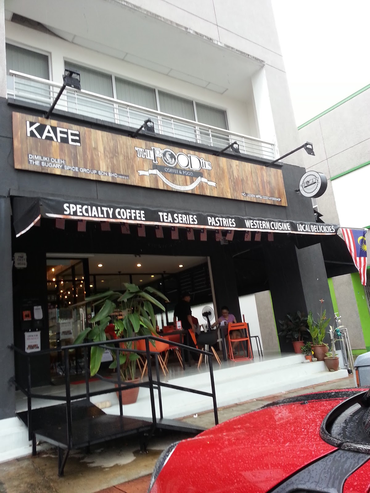 Liv & Luv: The Foodies Cafe