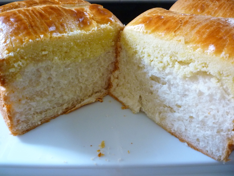Yin's homemade 盈盈巧手: Yogurt Bread 优格菠萝土司