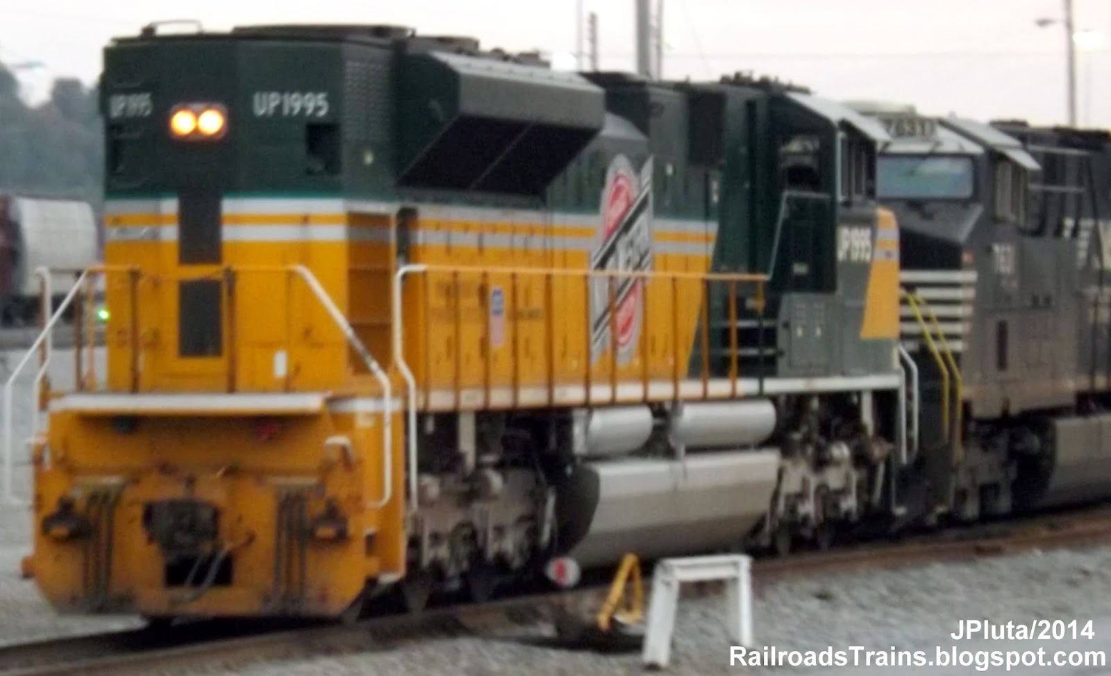 RAILROAD Freight Train Locomotive Engine EMD GE Boxcar BNSF,CSX,FEC ...