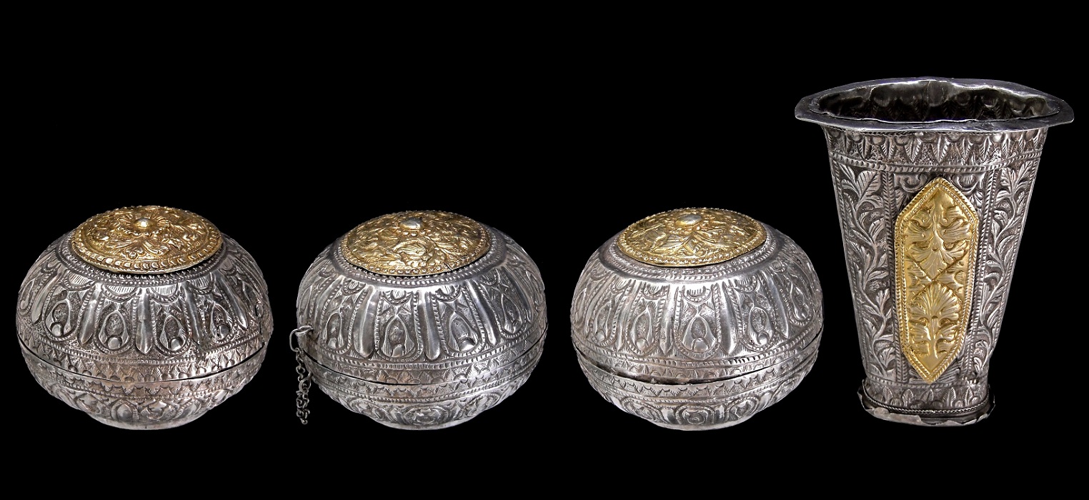 PATINA FOLK & ETHNOGRAPHIC ART: MALAY SILVER BETEL NUT SET