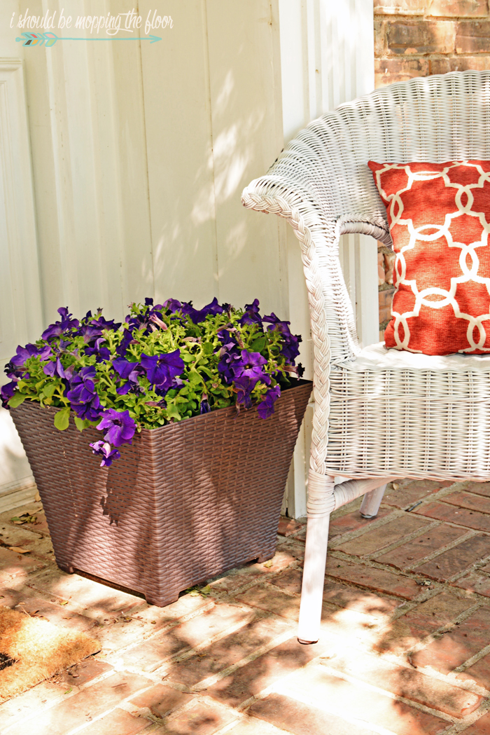 Easy Spring Porch Refresh Ideas | i should be mopping the floor