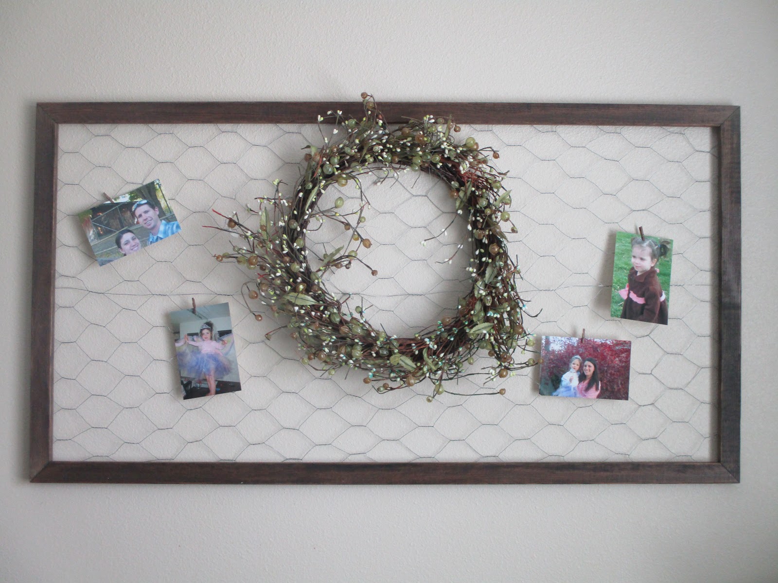 The Cozy Red Cottage: Farmhouse style chicken wire frame