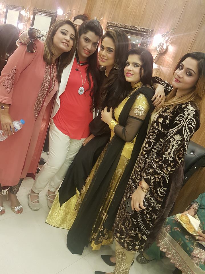 Shanza Khan Hot & Beautiful Pictures With Other Stage Actress Sobia ...