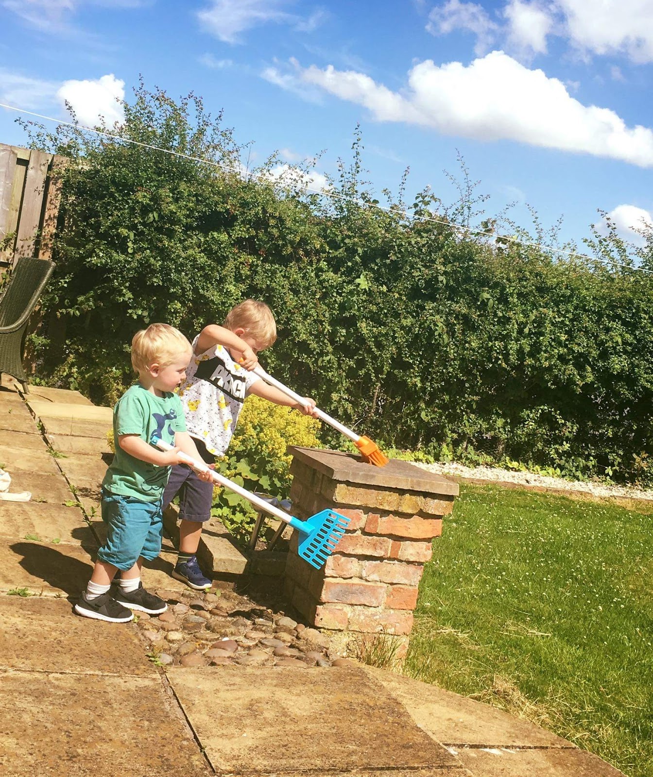 5 Reasons Your Children Should Be Playing Outside Right Now ... The ...