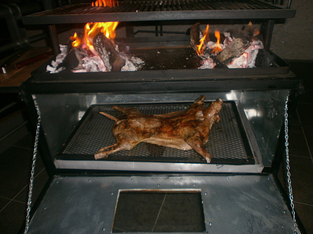El Fogón de Leña: Cabrito al Ataúd.