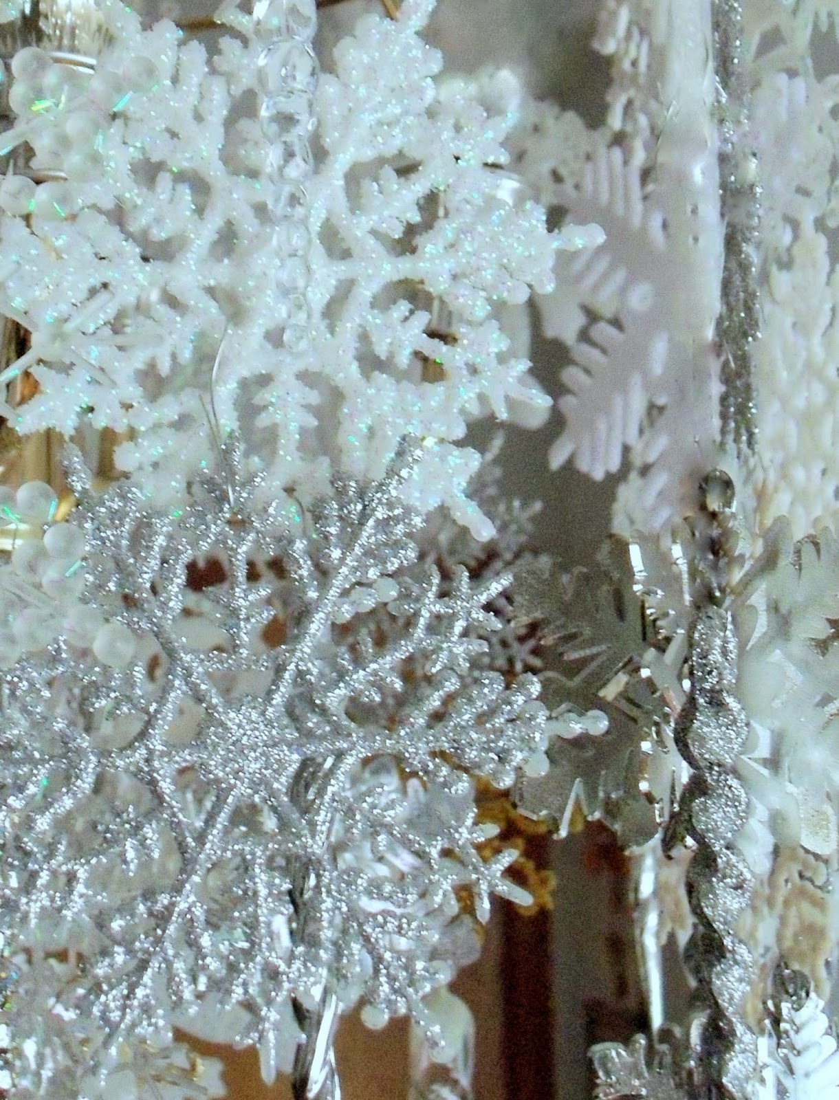 Make The Best of Things: Glittery Silvery Snowflake Chandelier DIY