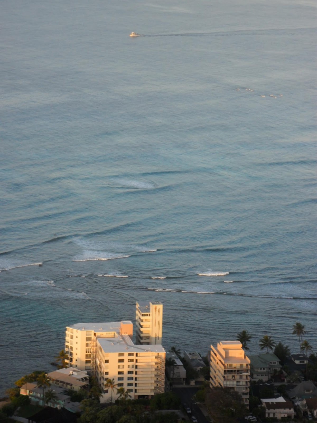 Stay here - Feel far: Hawaii / Honolulu: Diamond Head Crater Adventure