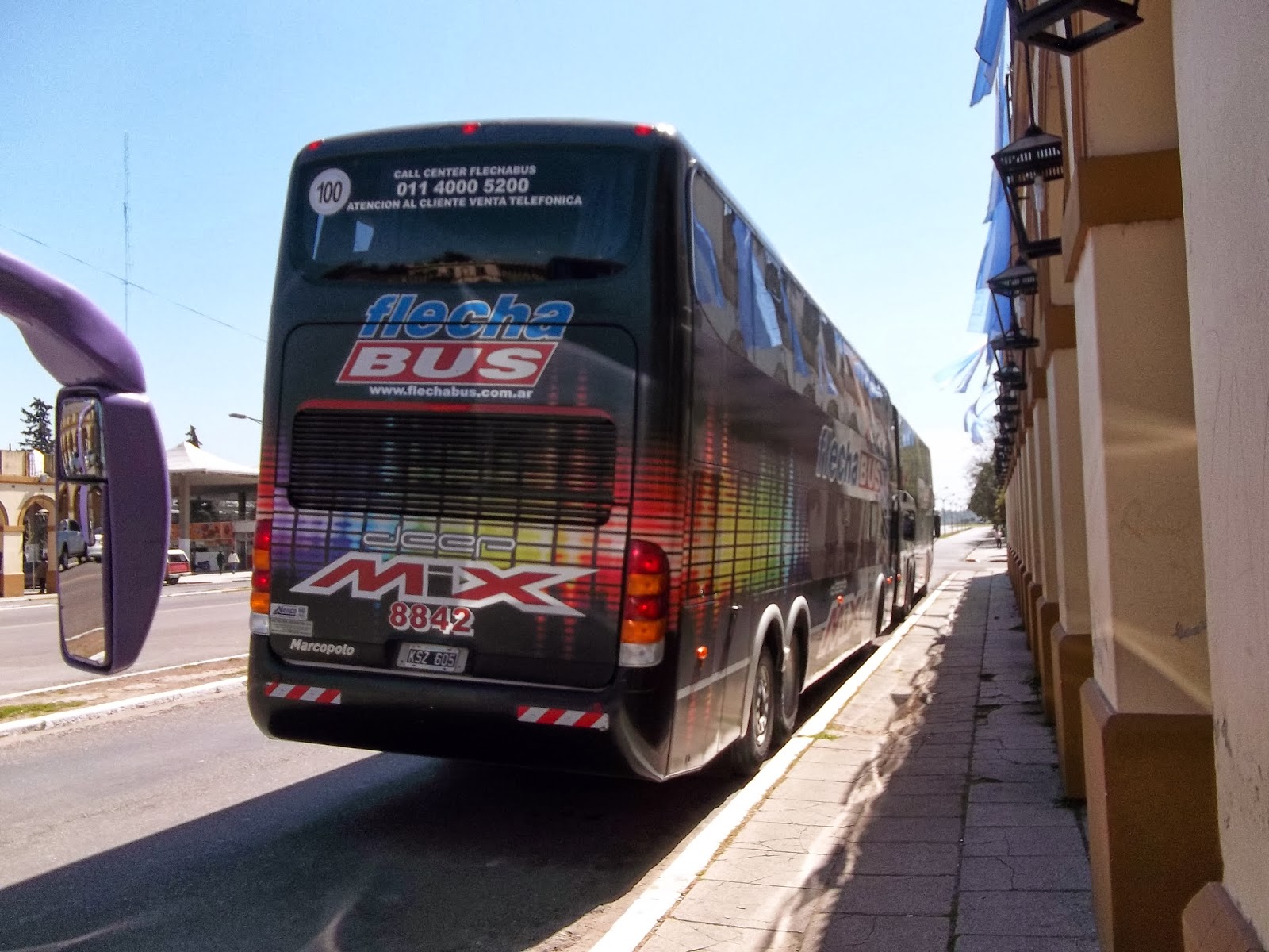 rodri bondis: parte trasera de flecha bus