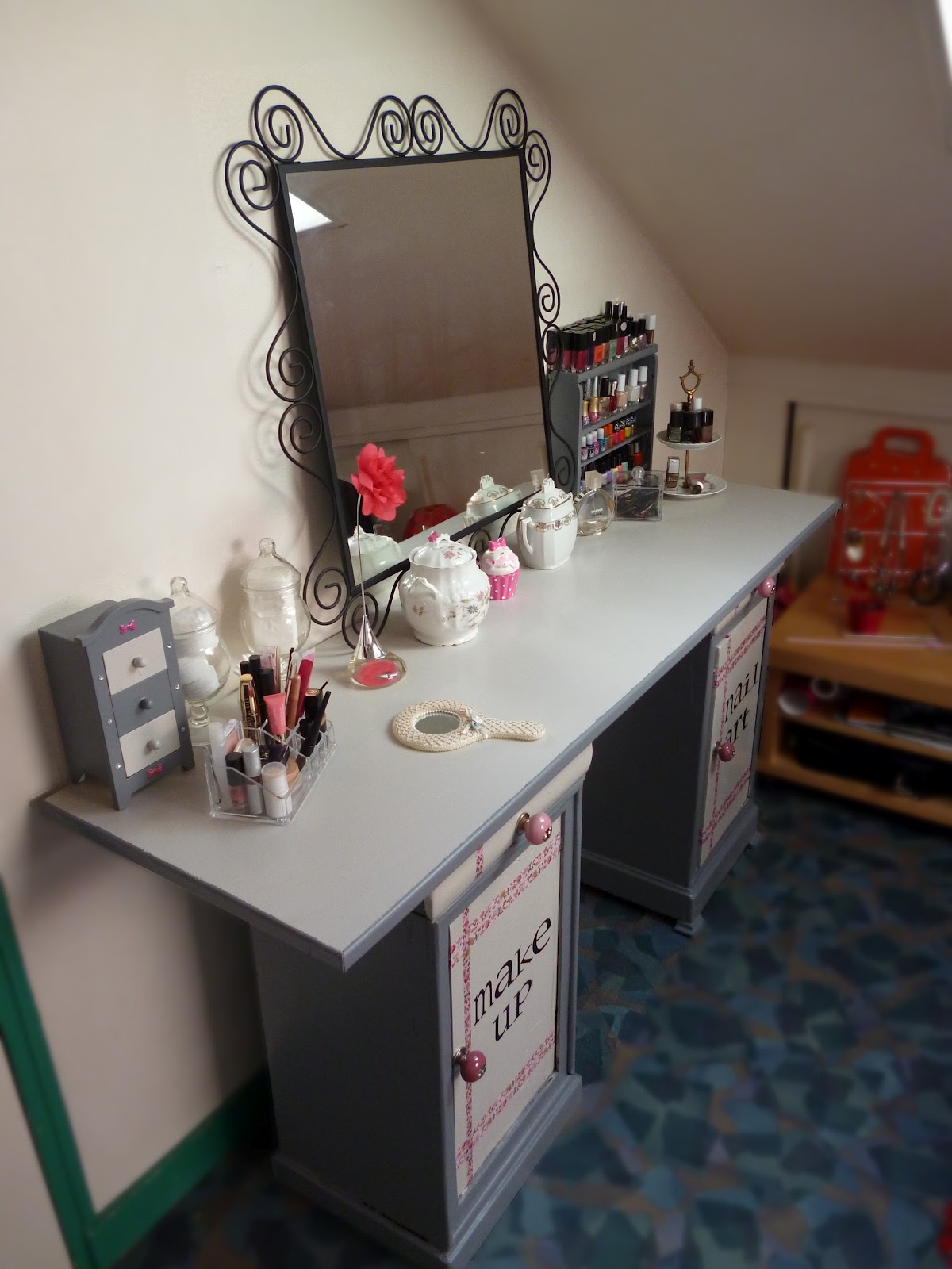 Marie Paillette: [DIY] Je me suis fait la coiffeuse de mes rêves, pour ...