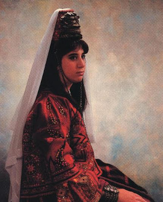Annie's New Letters (& notes): Palestinian Beauty... traditional costumes