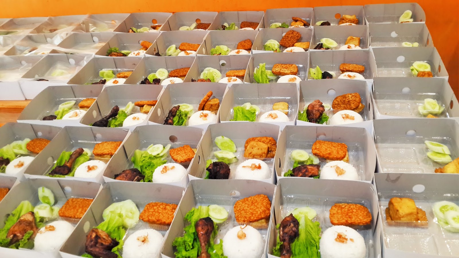 CATERING NGANJUK: NASI KOTAK MURMER