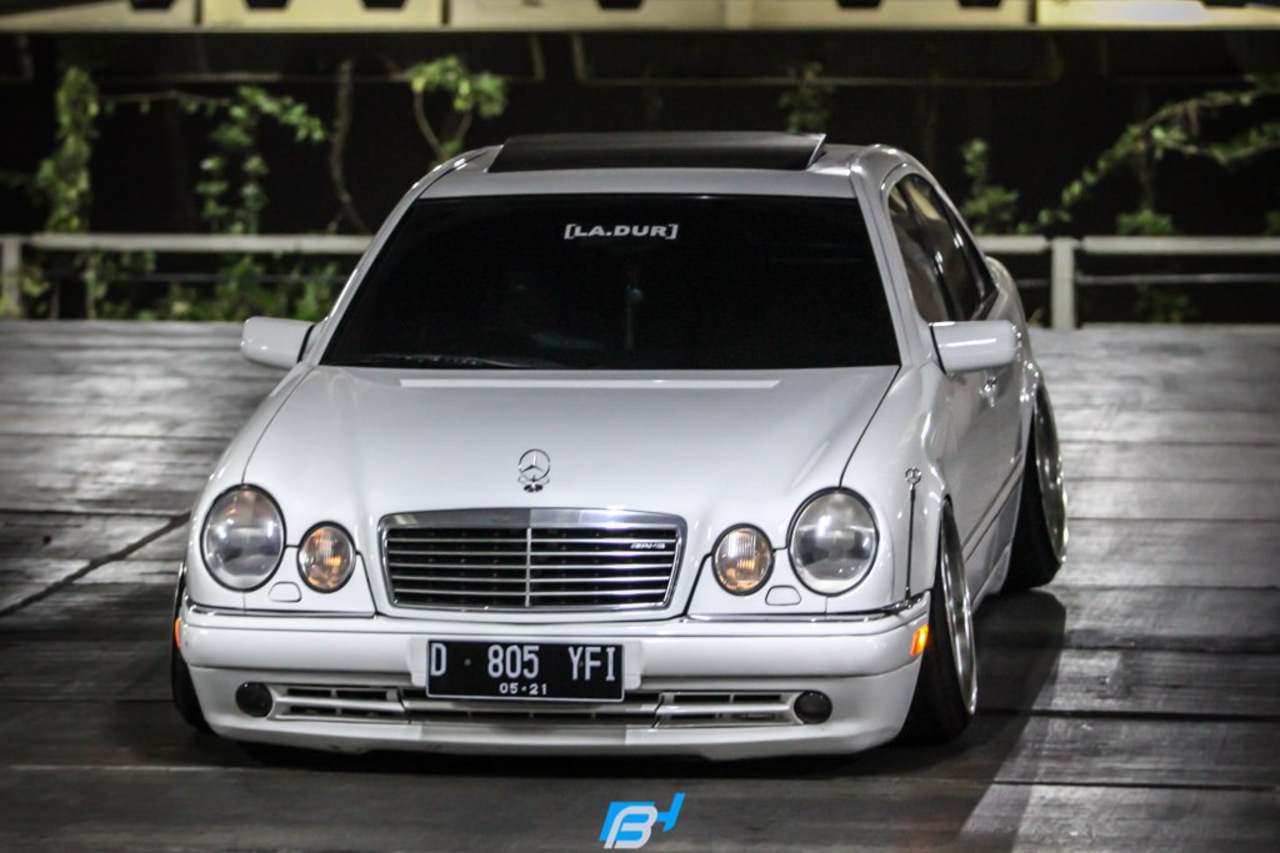 Mercedes-Benz W210 E320 Stance | BENZTUNING