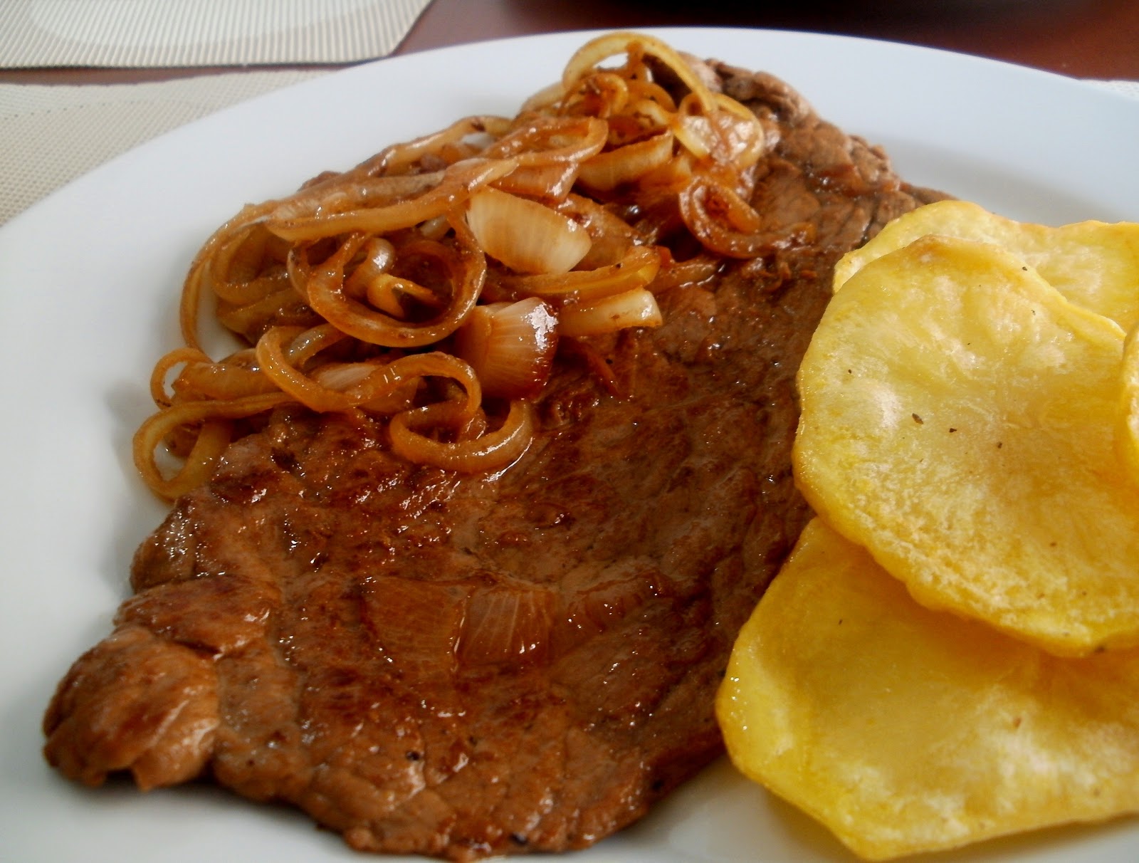 Los Antojos de Clara: Bistec encebollado