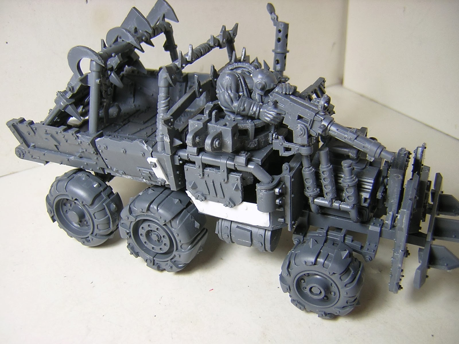 Warhammer 40k Orks (and more): First Ork Trukk build