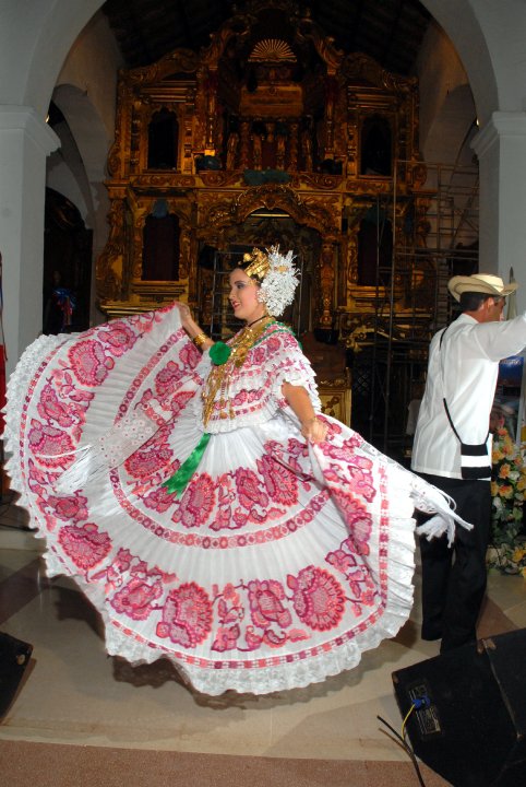 La Pollera de Panamá: FESTIVAL NACIONAL DE LA POLLERA 2010, ESTEFANIA ...