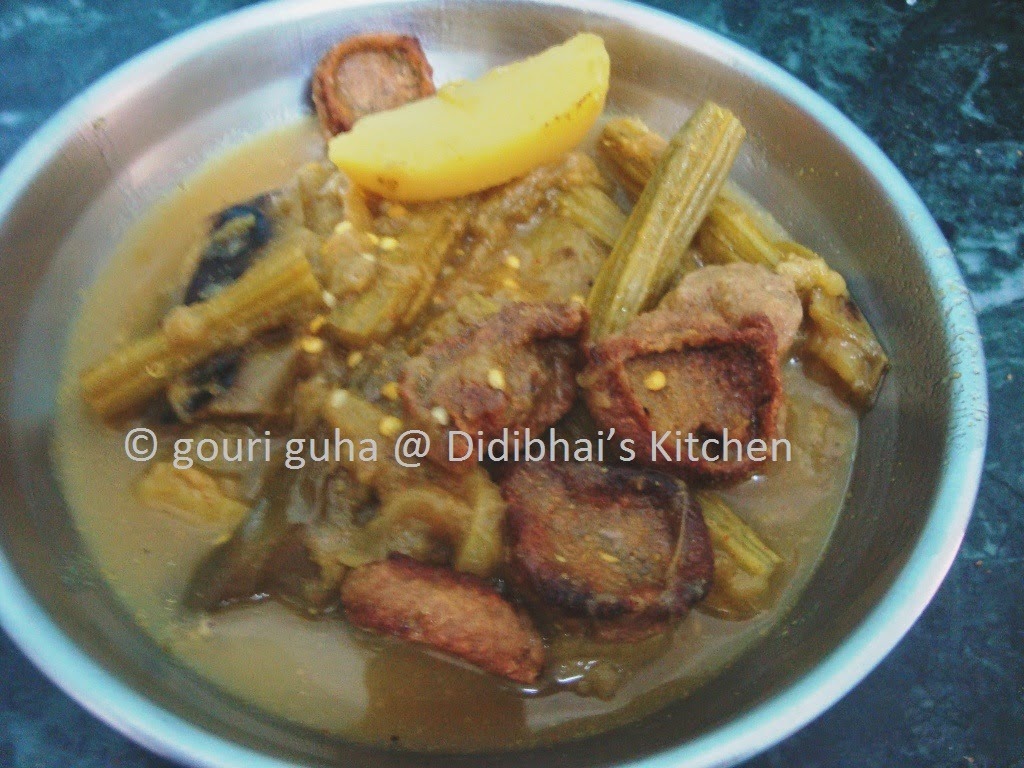 Didibhai’s Kitchen: Mixed Vegetable Curry – Aloo, Begun, Sojne dhantha ...