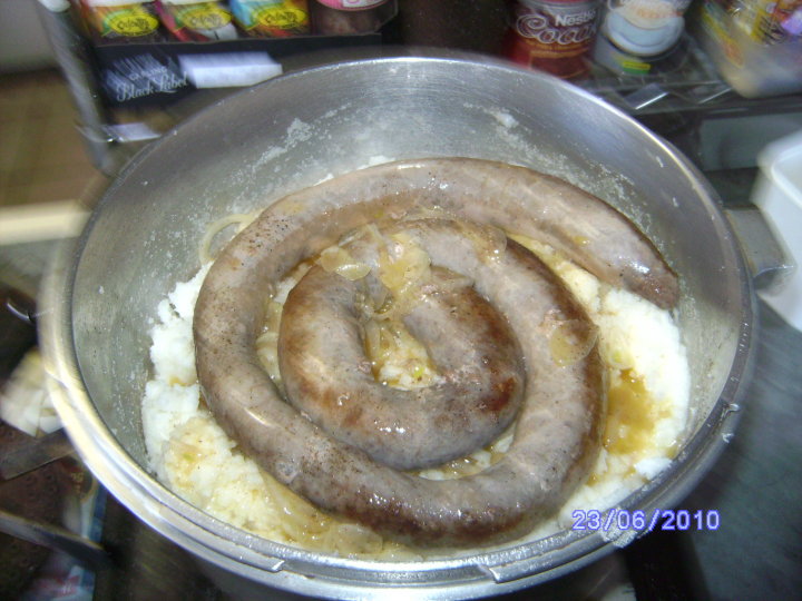 LEKKER RESEPTE VIR DIE JONGERGESLAG: WORS EN PAP IN EEN POT