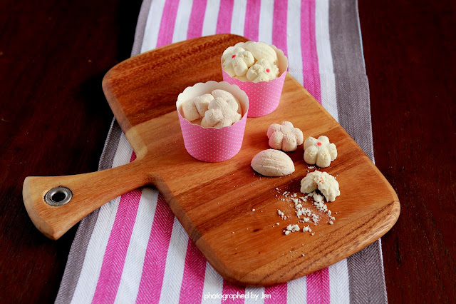 In Cookie Haven: Blushing Pink and White Kueh Bangkit