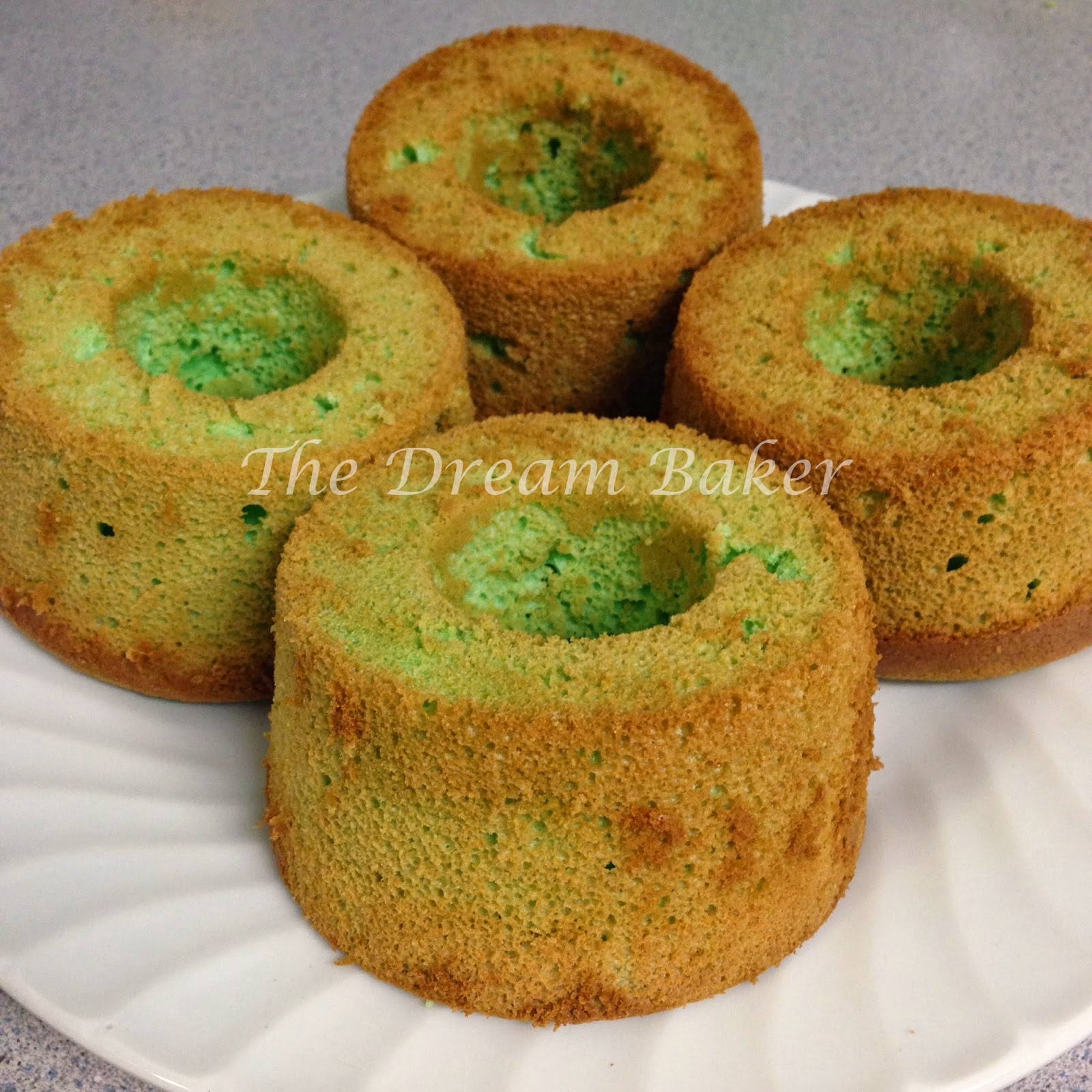 The Dream Baker...: Mini Pandan Chiffon Cakes