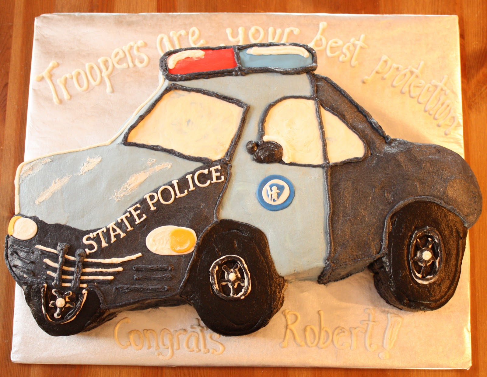 Kake: State Police Car Cake & Cupcakes
