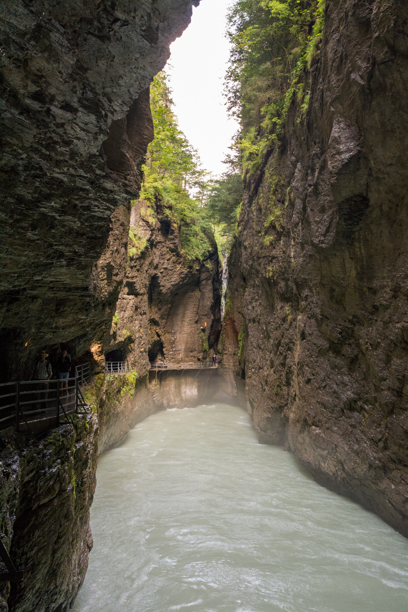 ŠVICA (5.) - Reka Aare in viseči most