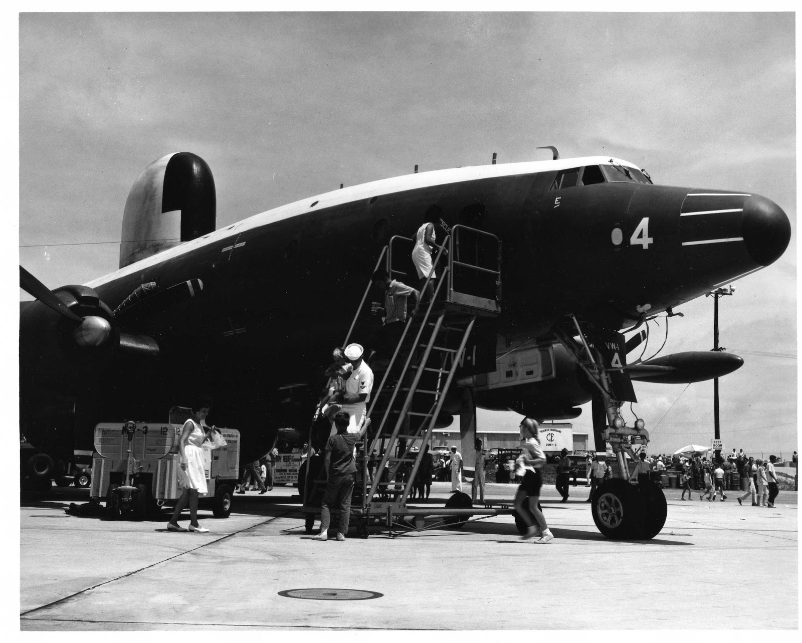 I Saw 3 Seas: Lockheed Super Constellation