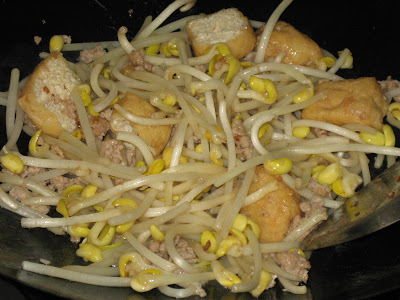 Belly Good Cooking: Stir Fry Taugeh With Tofu Pok