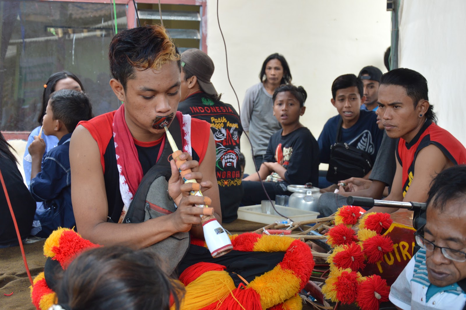iwan bolosrewu: seni tradisi itu guyub rukun penuh kekeluargaan