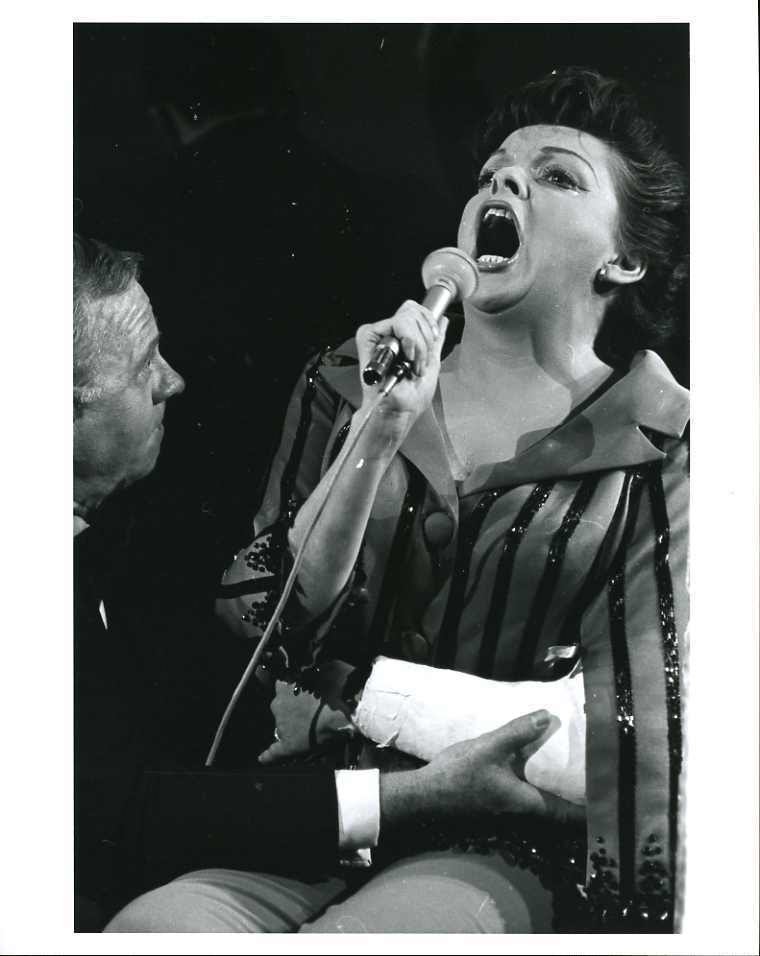 Judy Garland The Talk Of The Town July 2012