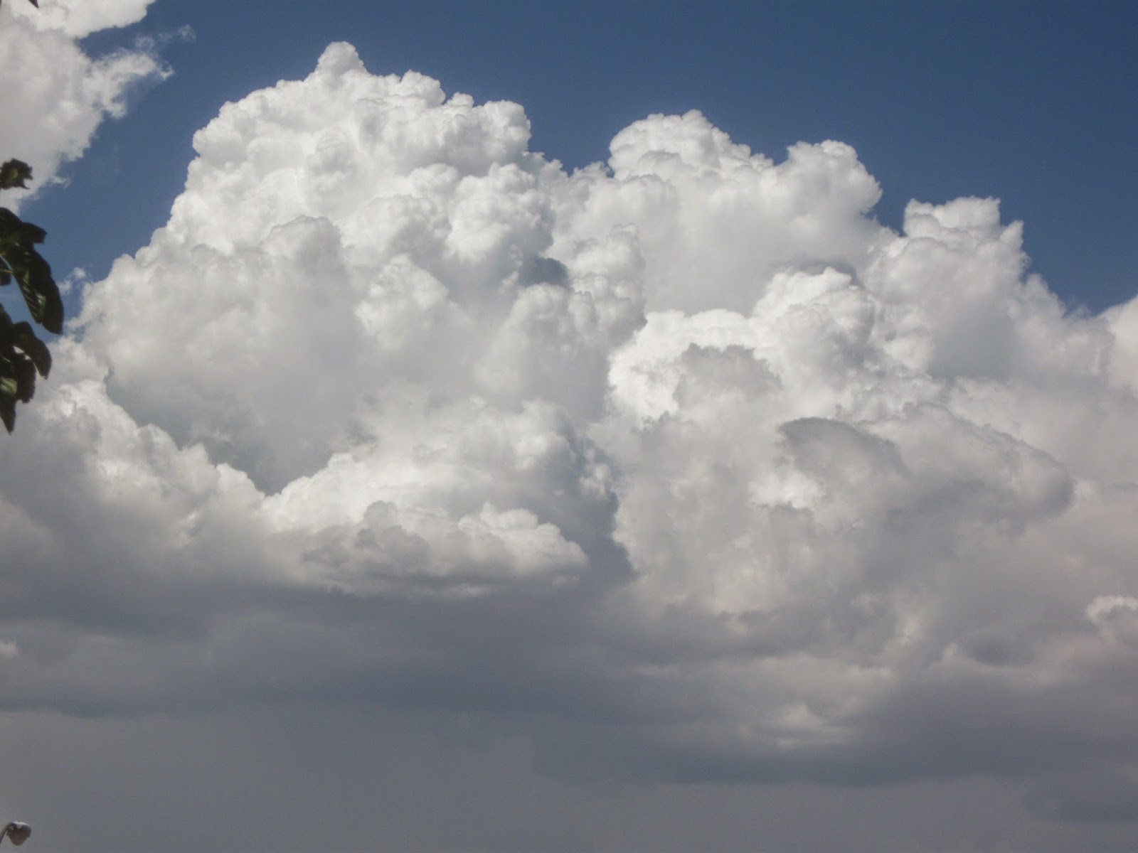 Toys and Stuff: 2013_07_25 Vegas Valley Big Sky Pics - Big Fluffy Clouds