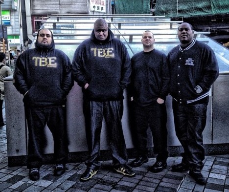 Waoh! See Floyd Mayweather and His Intimidating Bodyguard