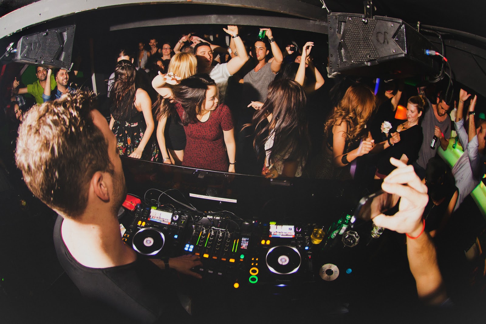 WE Travel, Leisure & Lifestyle: Trải Nghiệm Đáng Nhớ - Hit the Clubs ...