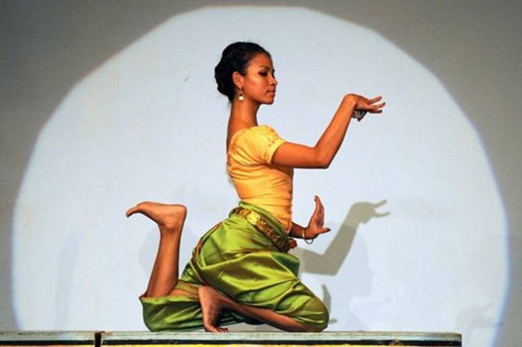 KI Media: Cambodia's ancient finger dance makes comeback