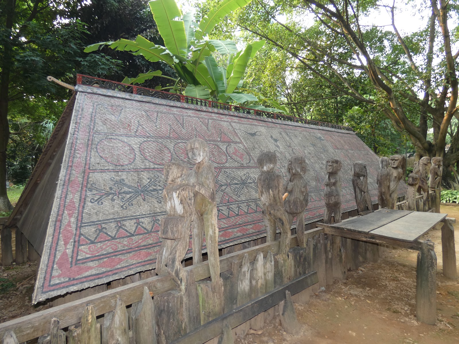 It is not a Cambodian Architecture Lab.: Jarai tomb house, Vietnam ...