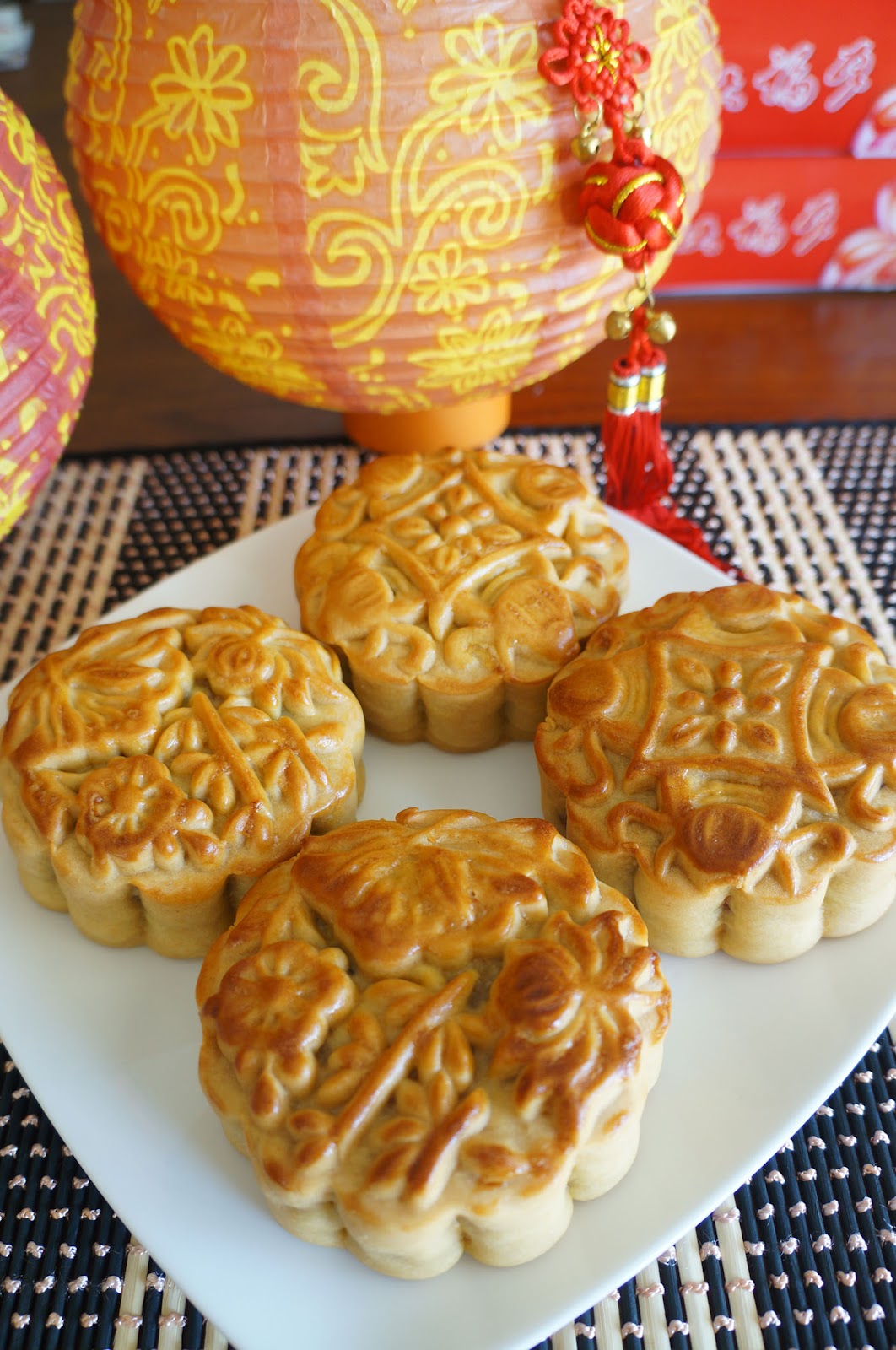 Gourmet by Kat: Moon cakes (Banh Trung Thu)