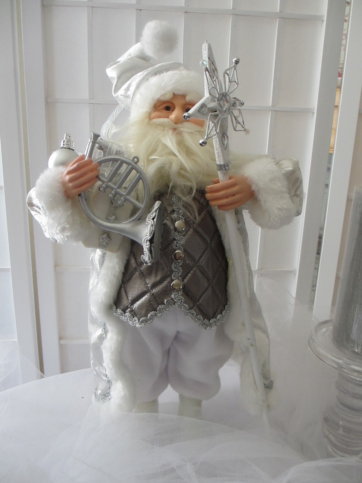 Table for One: Silver and White Santa with White Embossed Leaf Plates