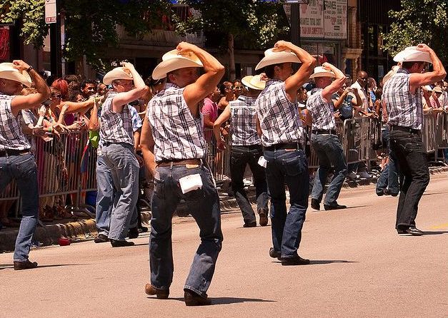 bandanaguys: bandana in the back pocket, maybe hanky code