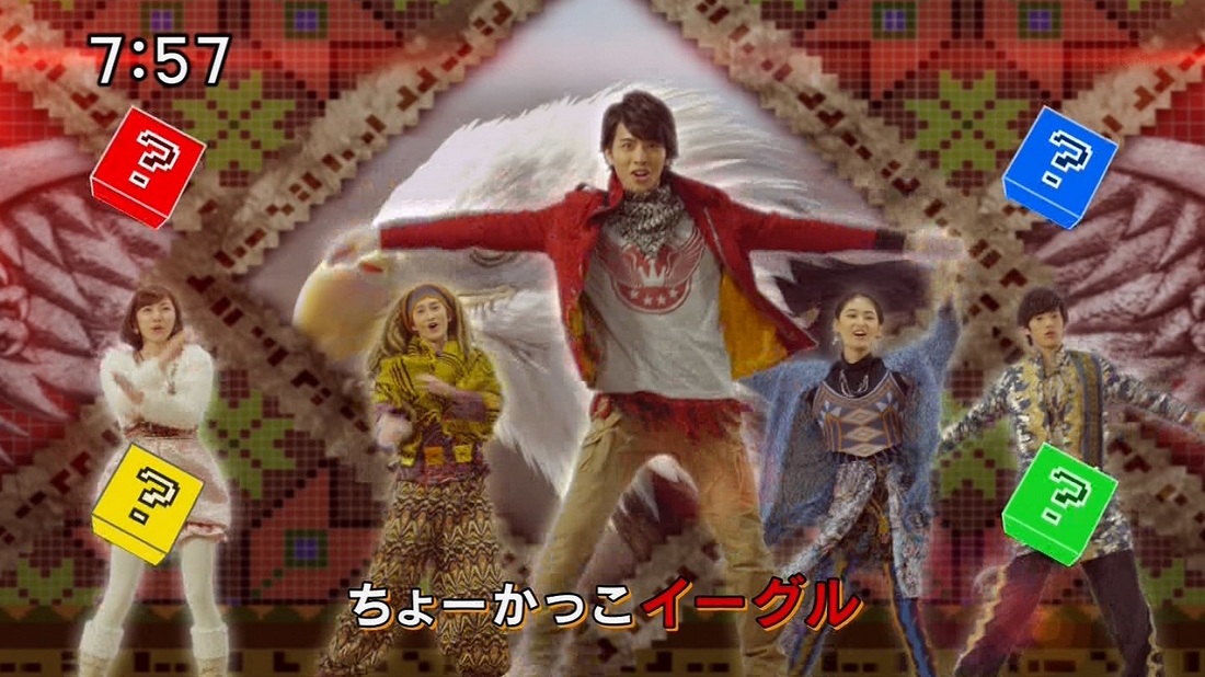 O personagem Yamato/Zyuoh Eagle ensina a dançar o tema musical "Let's ...
