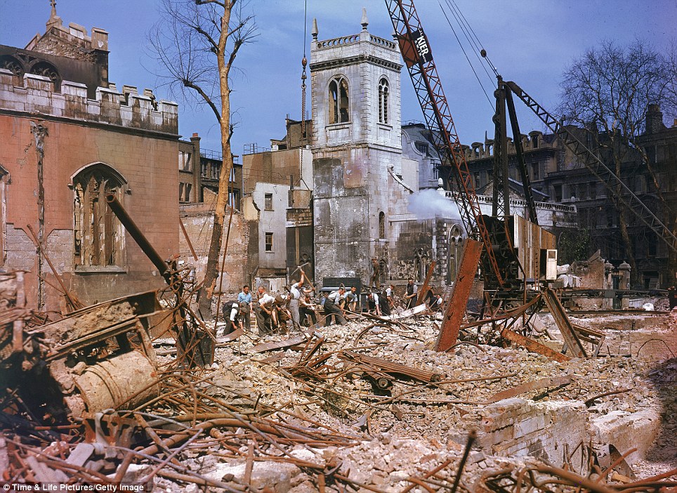 Amazing Colour Pictures of London Under Siege from Nazi Bombers during ...