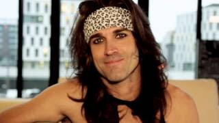 Russ Parrish: Satchel makes it to the heady heights of guitaracoustic ...