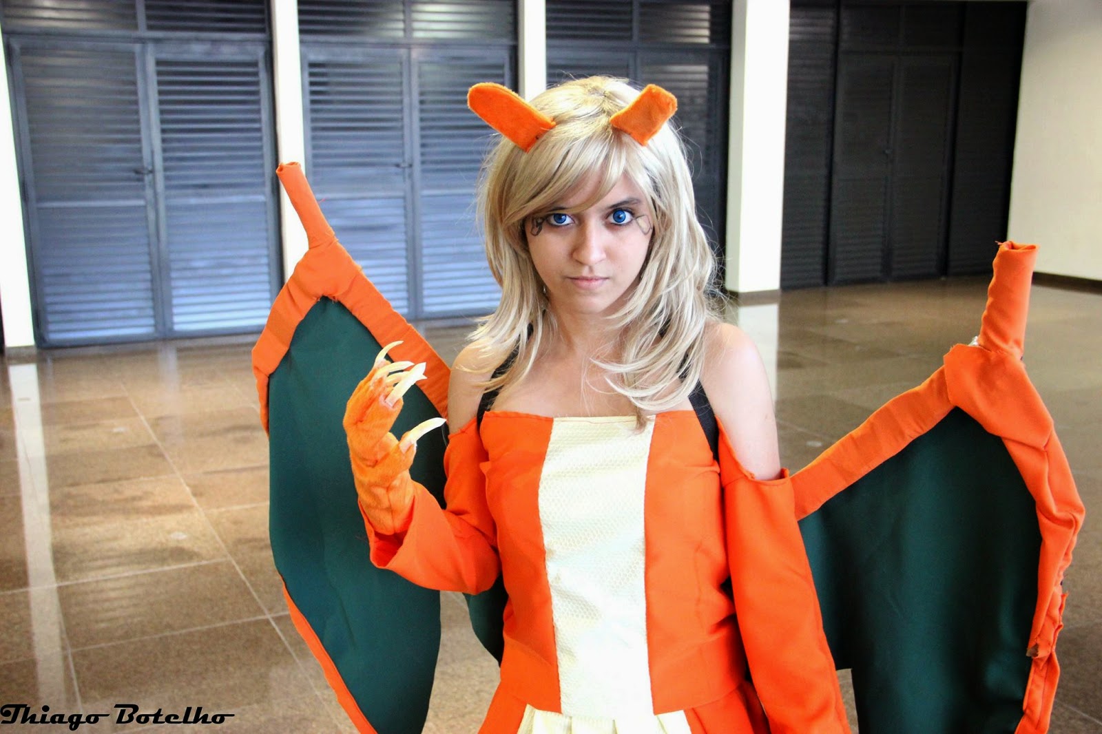 Cosplay Charizard-Pokemón