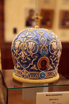 Klave Centesca THE BLOG: New Papal Tiara for the reigning Pontiff, Pope ...