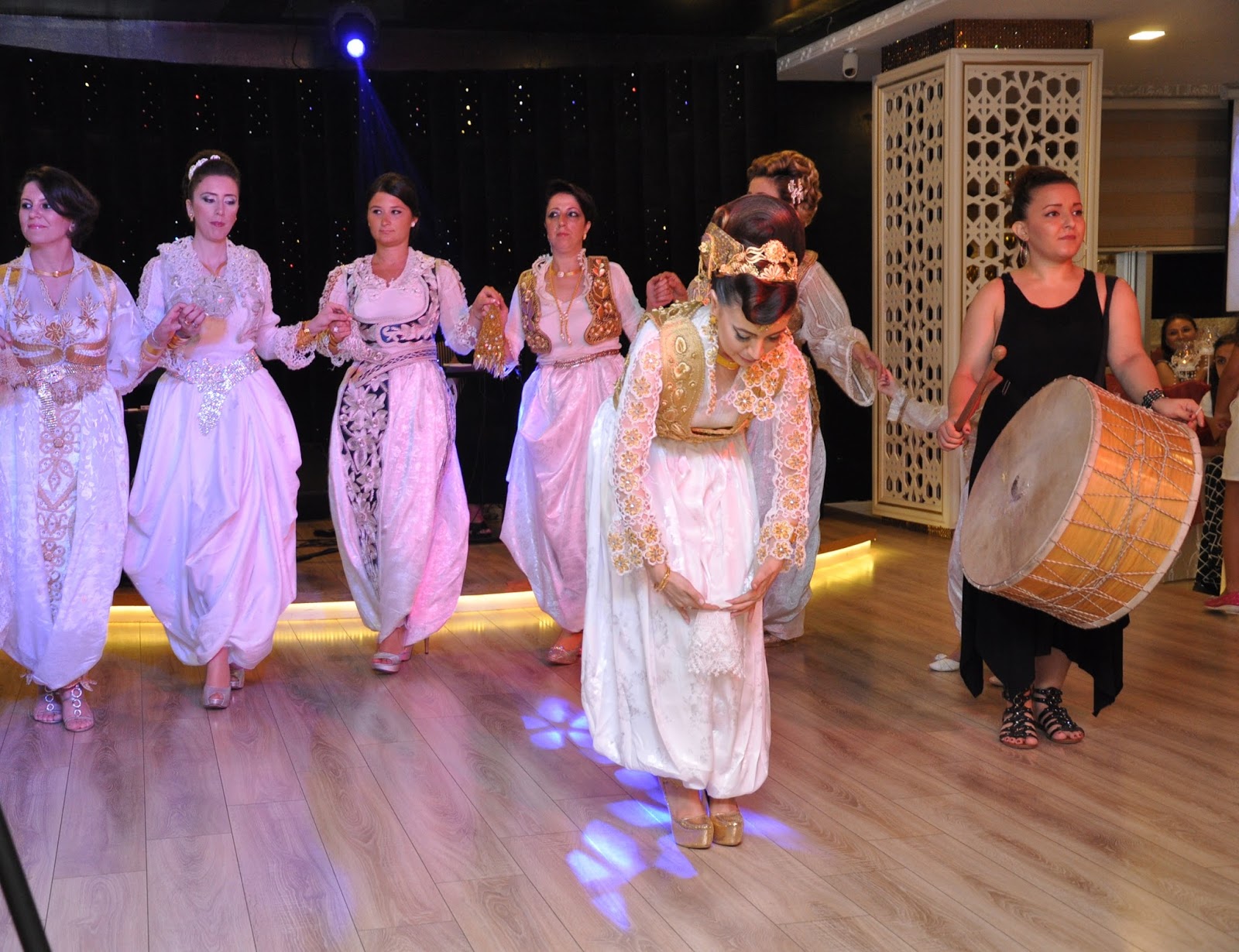 Ange&Nuage: Hepimizin Nesesi Kina Gecesi