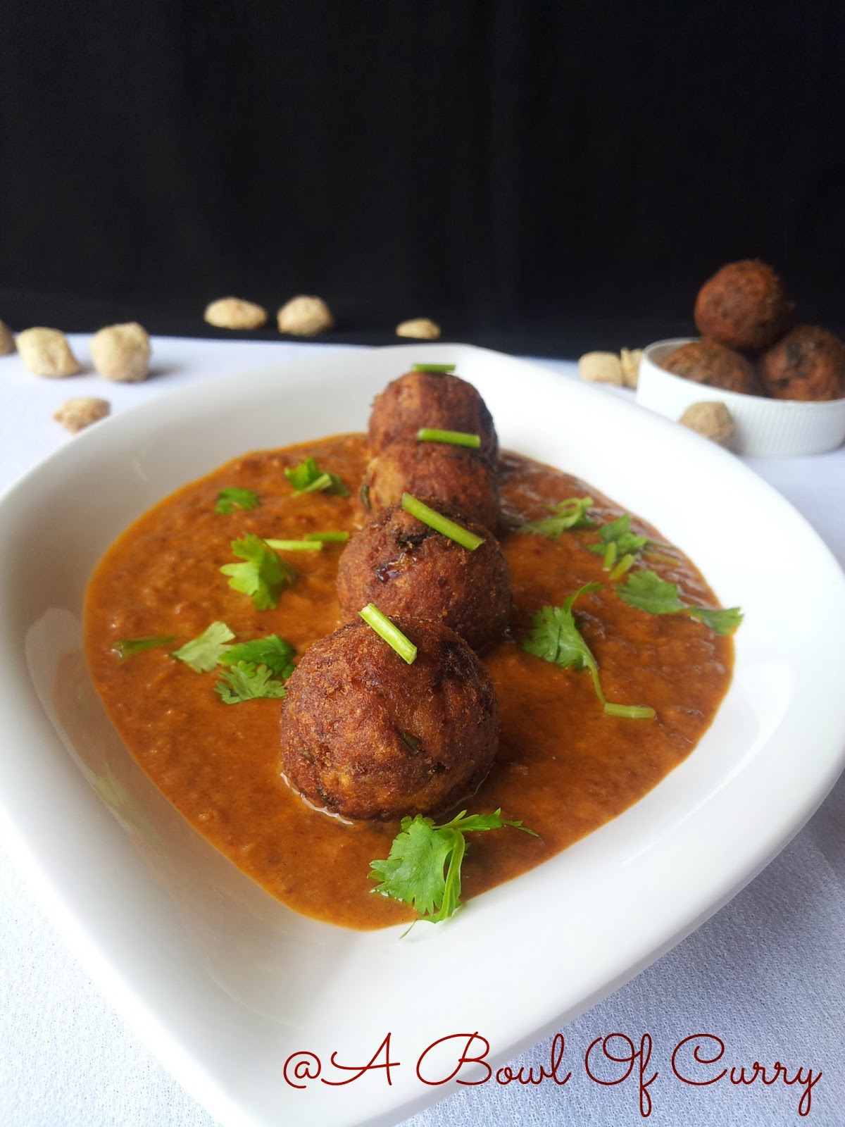 A Bowl Of Curry: Spicy Soyachunks Koftas In A Creamy Gravy