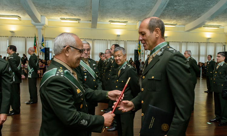 Coluna Acontecendo: Entrega de espadas a oficiais generais renova ...