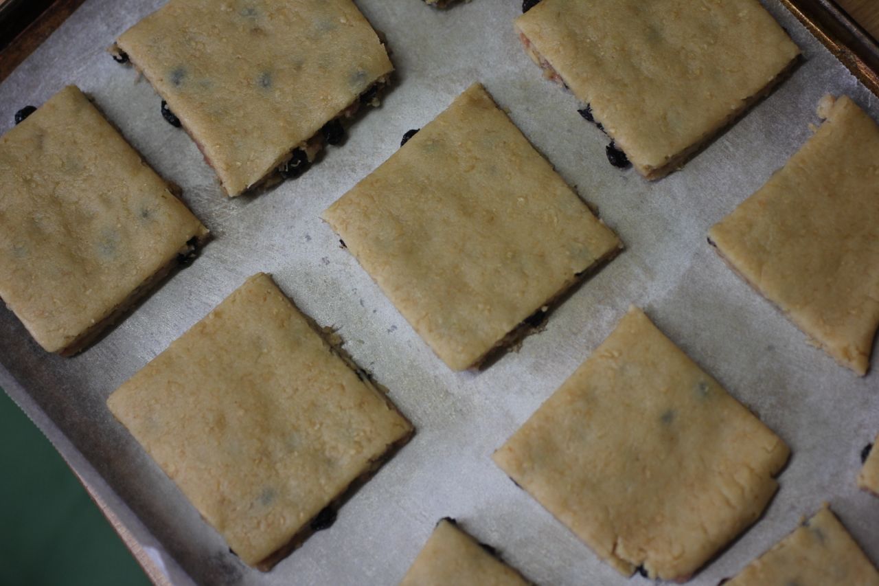 Green Gourmet Giraffe: Quince and Walnut Garibaldis, Call the Midwife ...