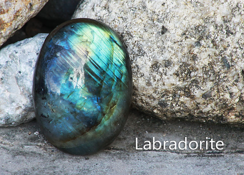 Batu permata: Labradorite - Unikversiti